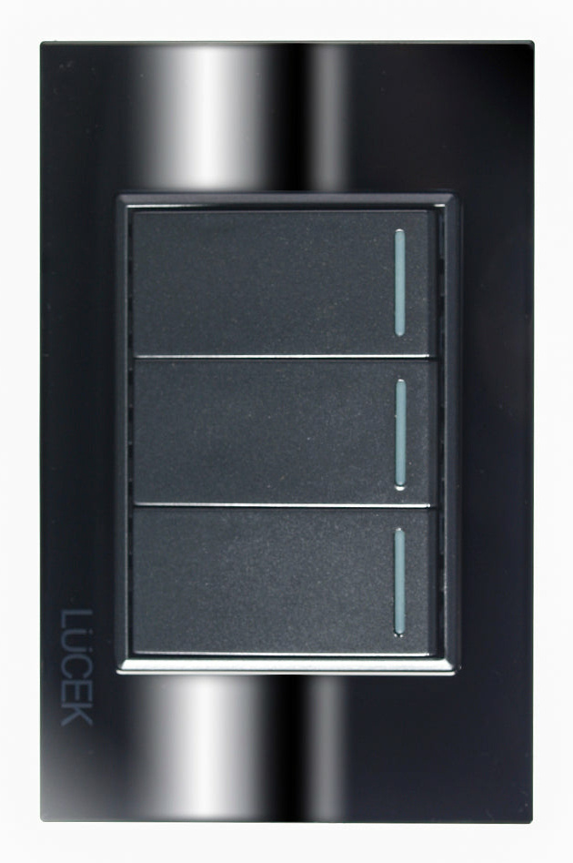 Compra Lucek Placa con Apagador 3 Interruptores 250V Espejo Negro BP03/3-CEN | Cyberpuerta.mx